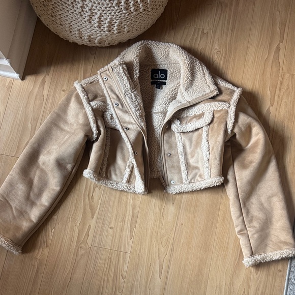 ALO Yoga | Jackets & Coats | Alo Yoga Faux Shearling Snowfall Cropped ...